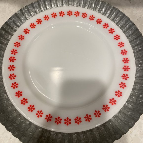Pyrex | Kitchen | Rare Pyrex Friendship Plate Red Daisies | Poshmark